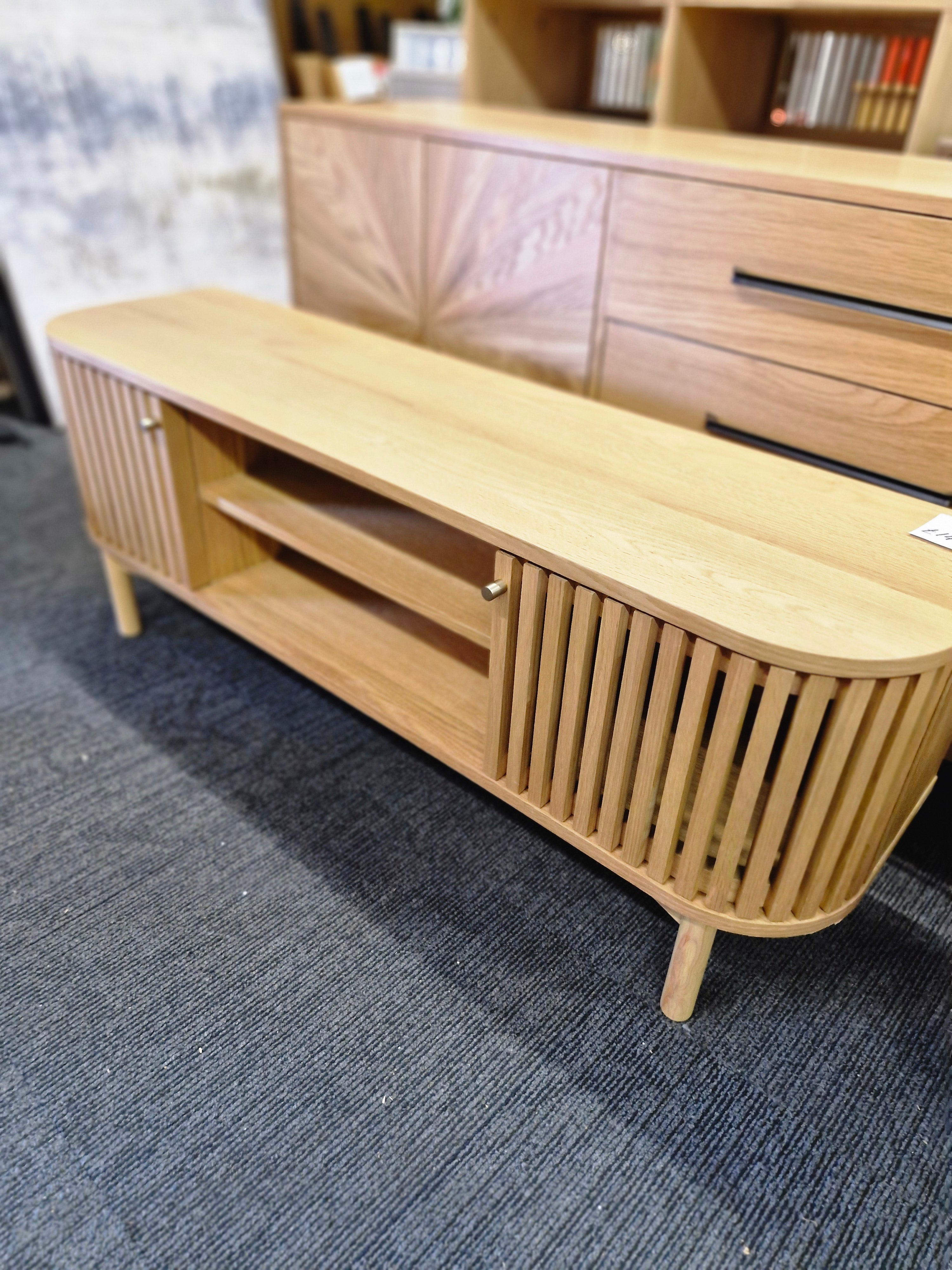 Small Oak Slatted TV Unit – ExdiFurniture