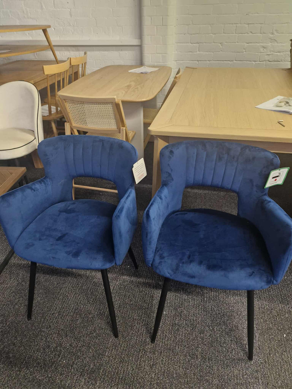 Dining Chairs set of 2 / Navy Blue Velvet and Black Metal – ExdiFurniture