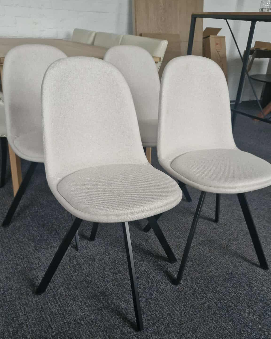 Set of 4 Swivel Dining Chairs / Light Beige and Black – ExdiFurniture